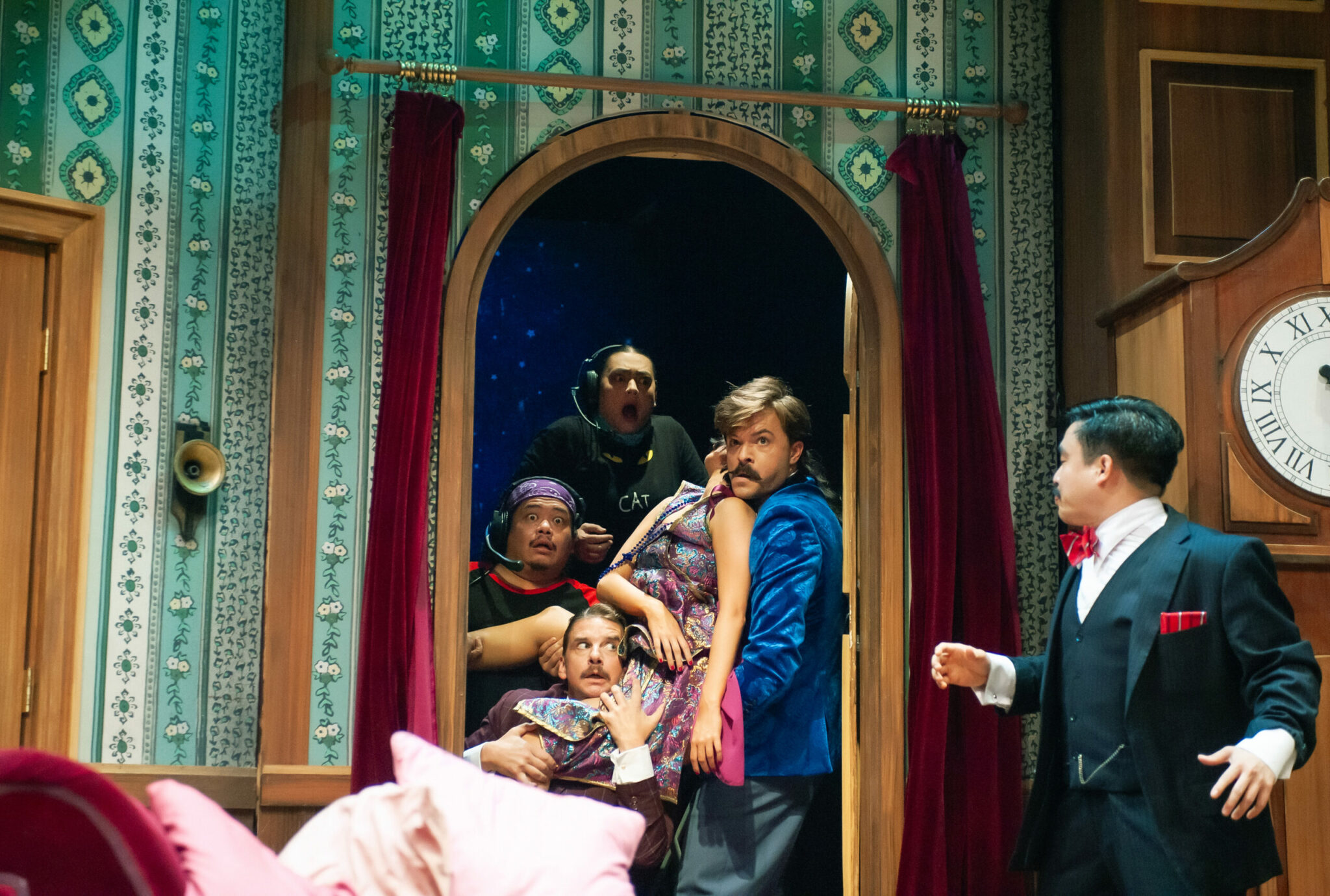THE PLAY THAT GOES WRONG - Front Row Review